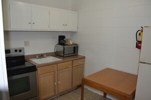 Quarto Duplo | Kitchenette privada | Um frigorífico, um micro-ondas, uma cafeteira/bule 