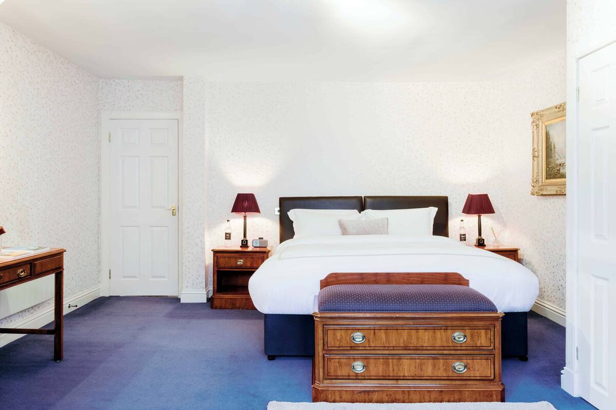 Queen Victoria Suite | Cofre no quarto, secretária, roupa de cama fornecida 