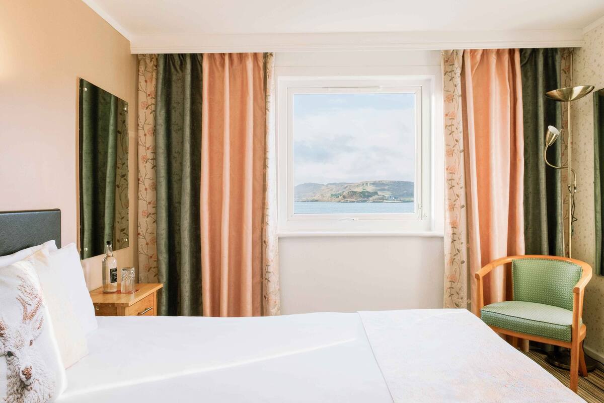 Standard King Room | Vista para o lago