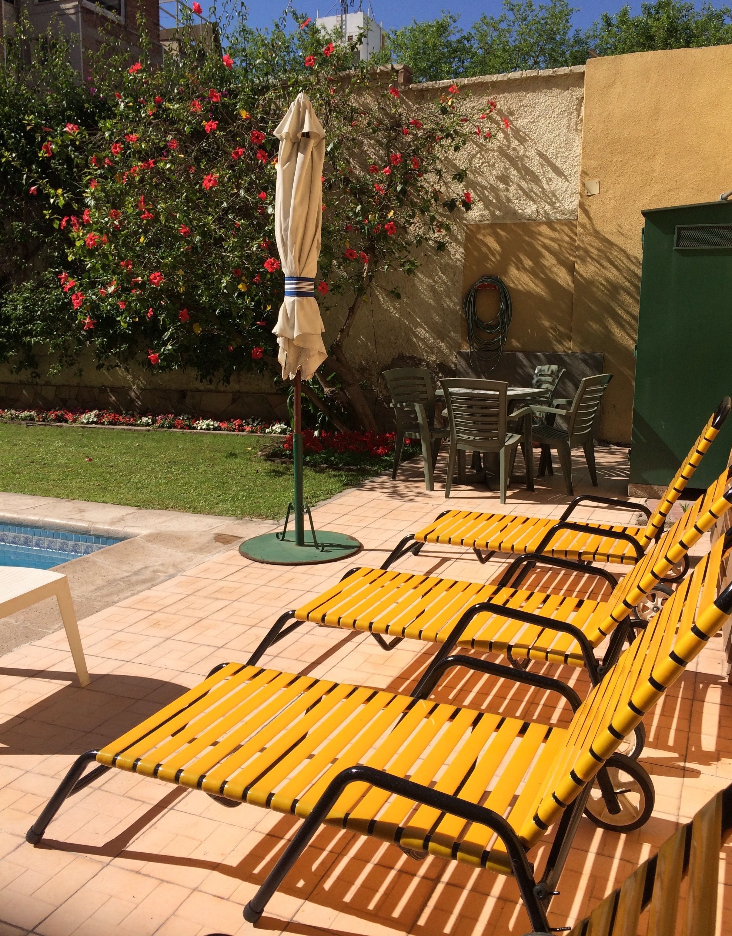 Piscina exterior sazonal, da(s) 10:00 à(s) 20:00, guarda-sóis 