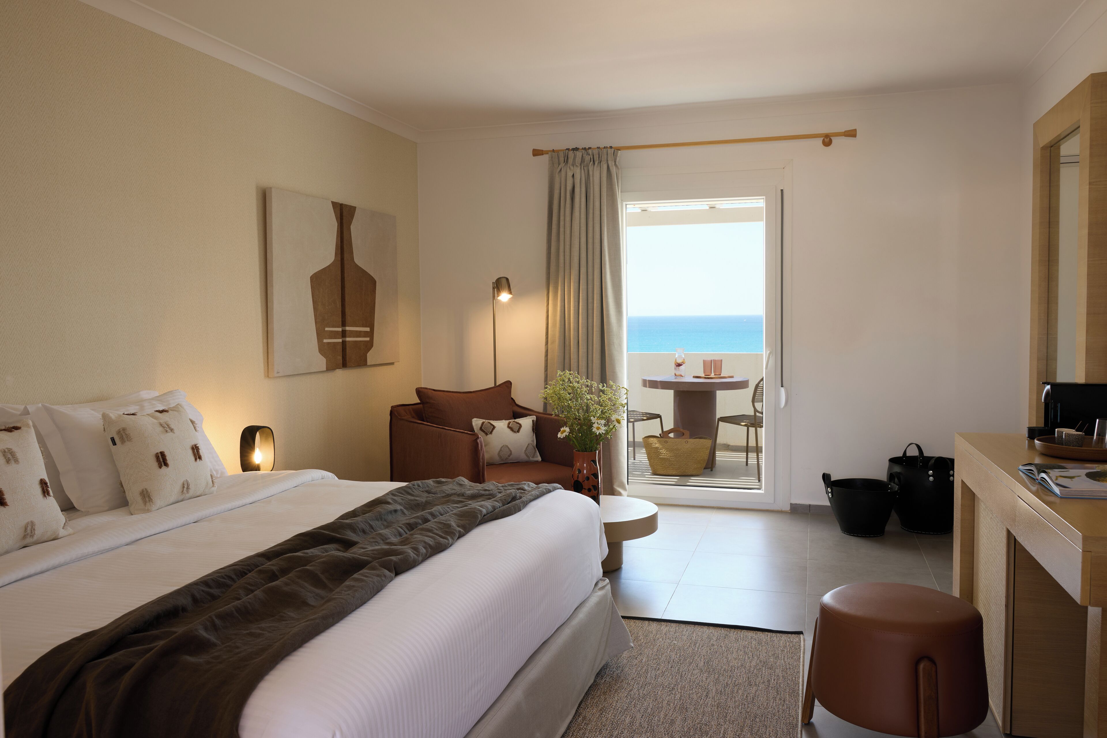 Authentic Milos Sea View Room | Roupa de alta qualidade, camas de colchão pillowtop, minibar 
