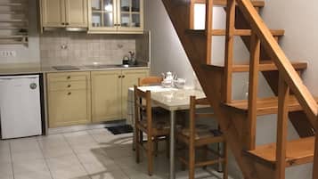 Apartamento standard | Área de estar | TV de tela plana 32 polegadas com canais via satélite, TV
