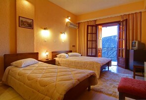 Quarto Triplo | Cofre no quarto, quartos insonorizados