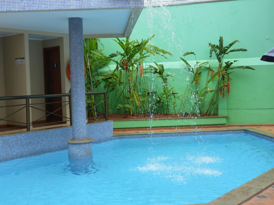 Piscina exterior, espreguiçadeiras