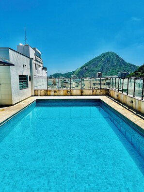 Piscina exterior, da(s) 9:00 à(s) 22:00, espreguiçadeiras 