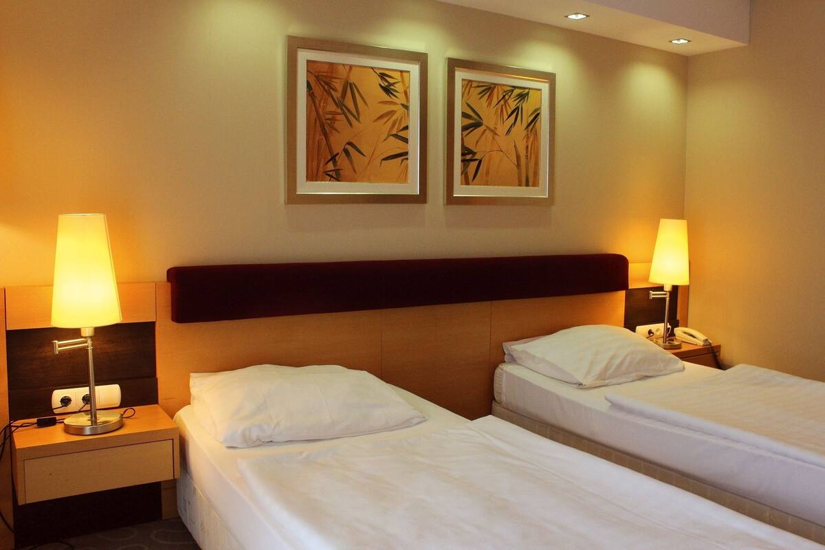 Quarto casal ou duplo luxo | Frigobar, cofres nos quartos, escrivaninha, berços grátis