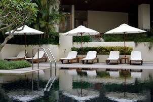 Piscina externa sazonal