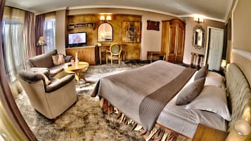 Quarto casal superluxo | Frigobar, cofres nos quartos, individualmente decorados, escrivaninha