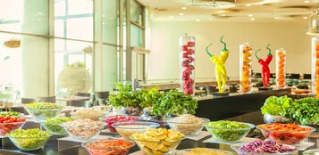 Café da manhã com buffet grátis todos os dias