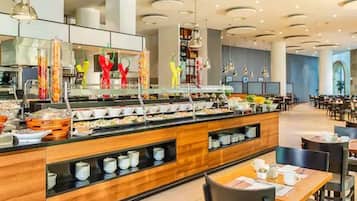 2 restaurantes, café da manhã, culinária internacional