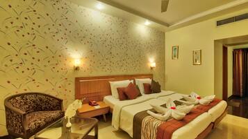 Quarto Deluxe | Sala | TV de ecrã plano