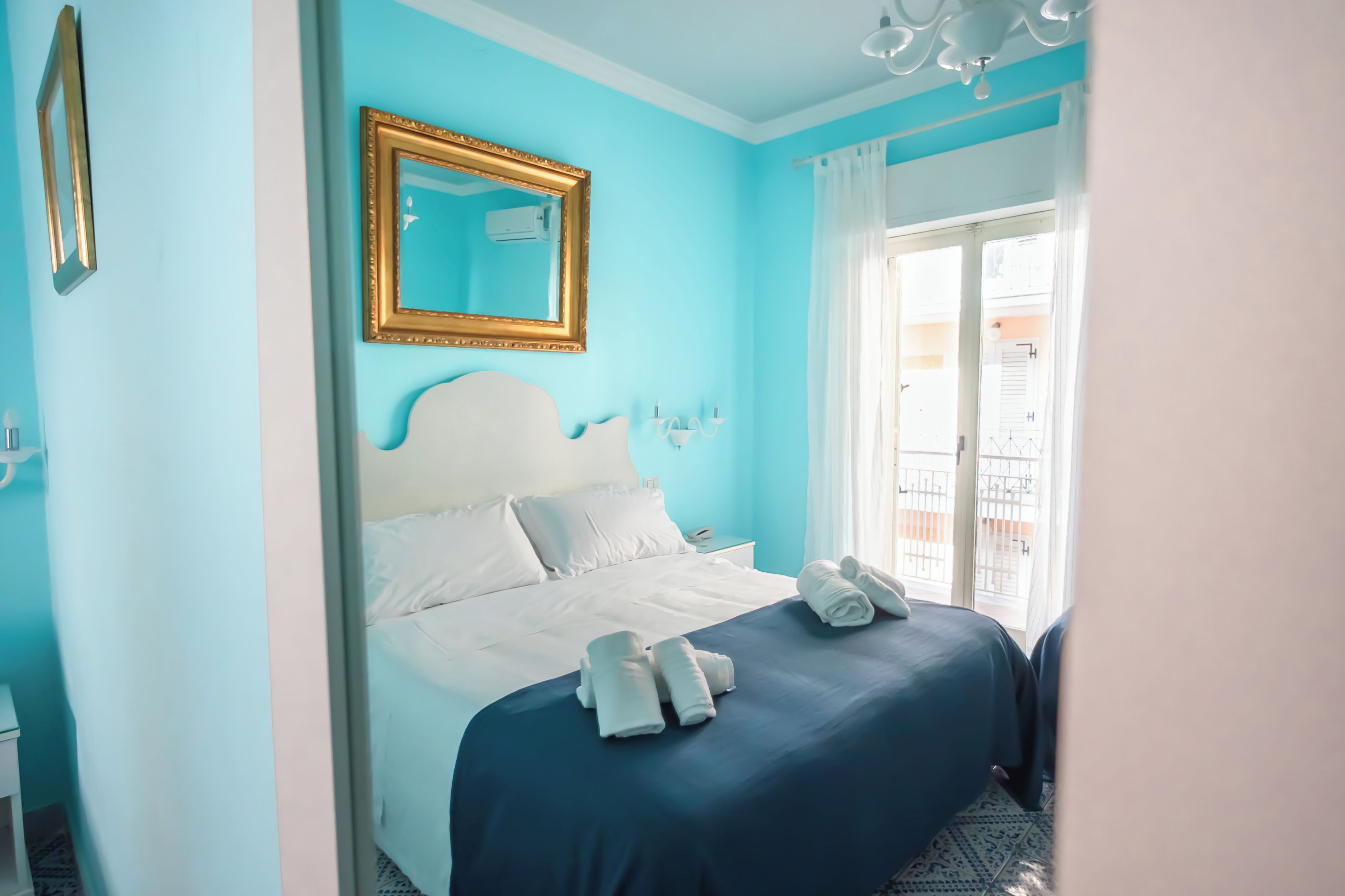 Quarto casal panorâmico | Frigobar, cofres nos quartos, escrivaninha