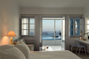 Suíte sênior, piscina particular (Volcano & Sunset View) | Roupas de cama de algodão egípcio, roupas de cama premium