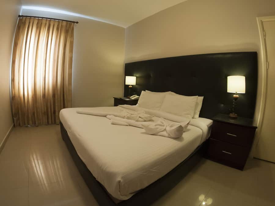 2 quartos, camas de colchão pillowtop, minibar, cofre no quarto