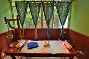 Sauna a vapor, tratamentos corporais, massagens com pedras quentes