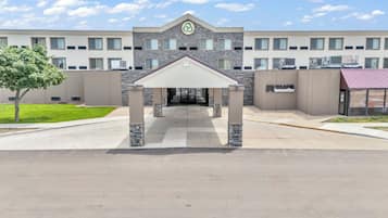 Fachada do alojamento (tarde/noite)