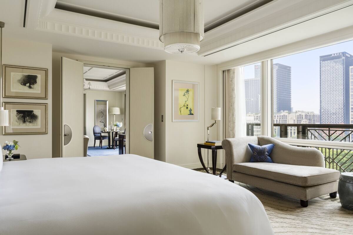 Suite Deluxe, vista para o jardim | Minibar, cofre no quarto, secretária 