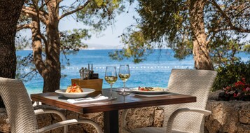 2 restaurantes, pequenos-almoços servidos 