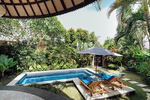 Vila, 2 quartos, piscina particular | Vista para o jardim