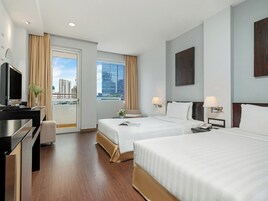 Deluxe City View Twin | Edredões de penas, minibar, cofre no quarto, Wi-fi grátis 