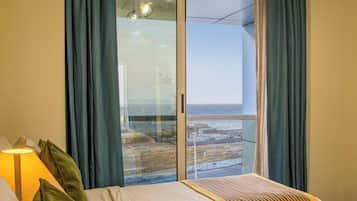 Apartamento Premium, 2 quartos | 2 quartos, camas de colchão pillowtop, cofre no quarto, secretária