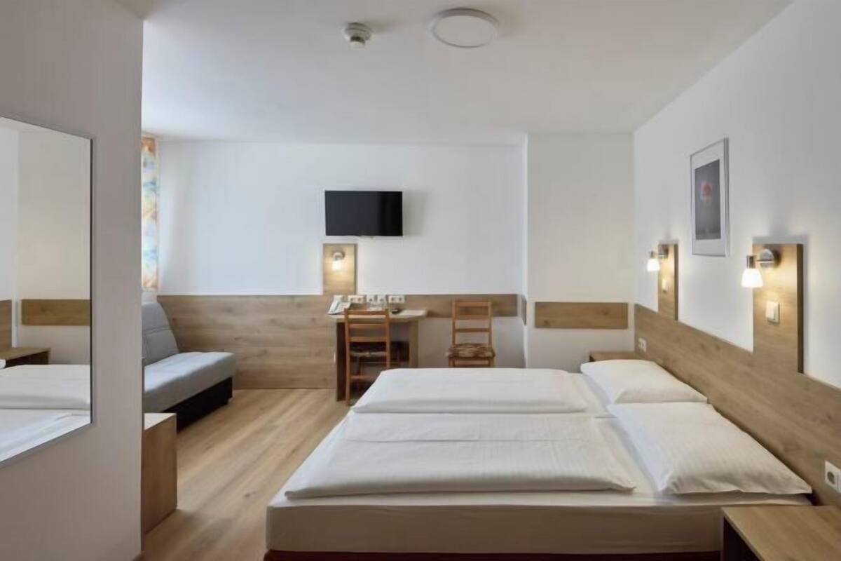 Cofre no quarto, berços/camas para crianças, camas desdobráveis