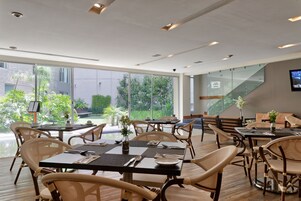 Café da manhã, almoço e jantar