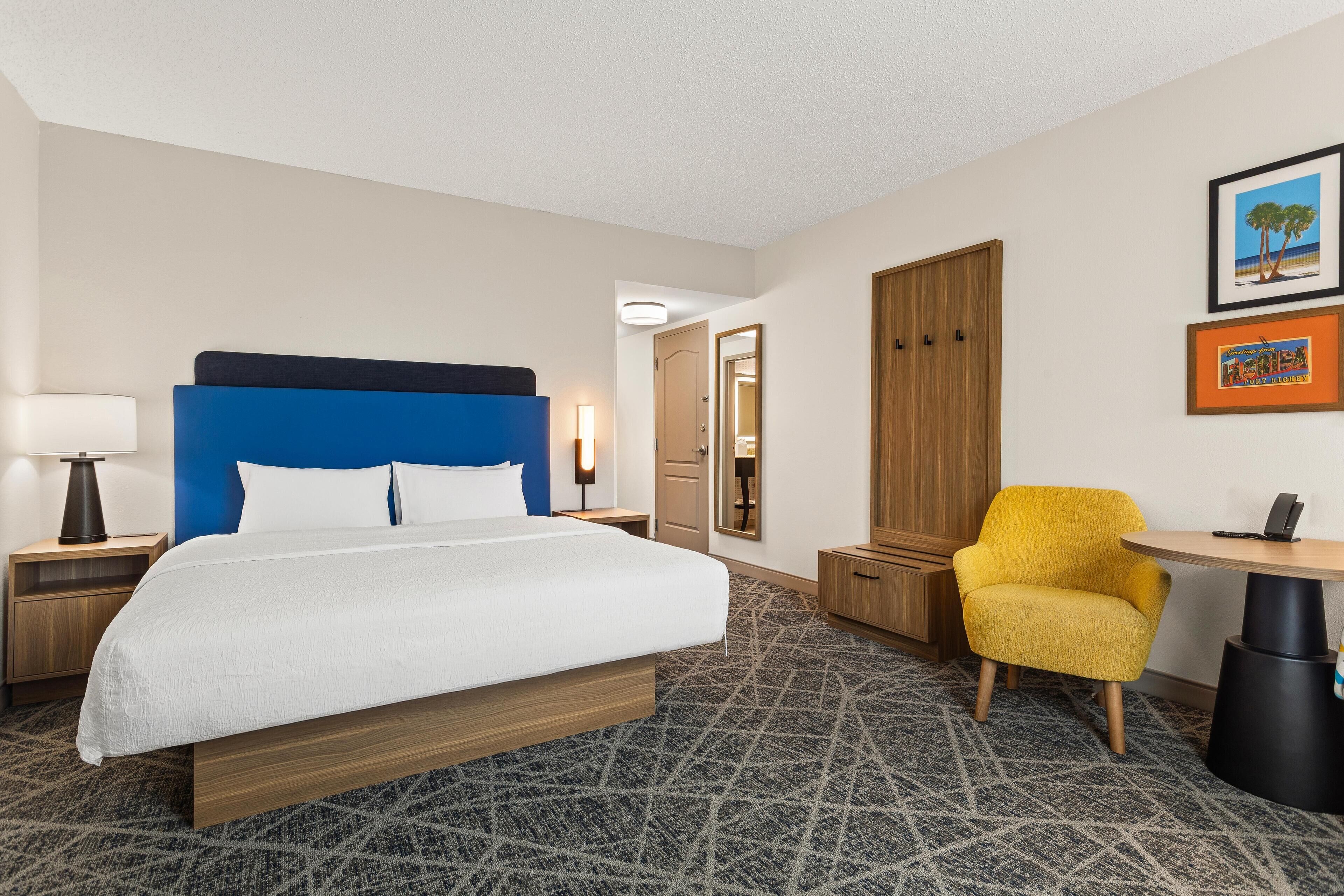 Uma cama King, Não-fumante | Roupas de cama premium, escrivaninha, espaço de trabalho para notebook