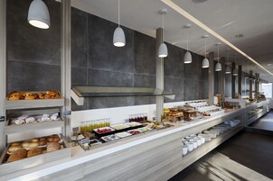 Pequeno-almoço tipo buffet diário incluído 