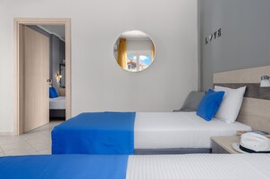 Suite Familiar, 2 quartos, quartos comunicantes | Cofre no quarto, secretária, cortinas/cortinados opacos 