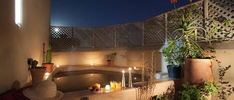 Piscina exterior, espreguiçadeiras