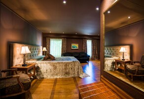 Minibar, secretária, quartos insonorizados, ferro/tábua de engomar 