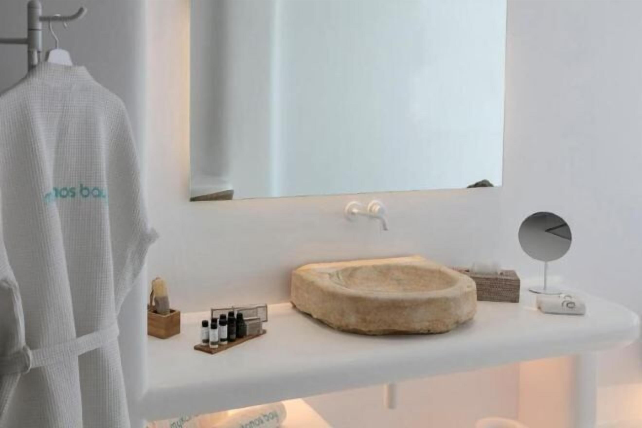 Casa de banho | Um polibã, um chuveiro de hidromassagem, produtos de higiene exclusivos 