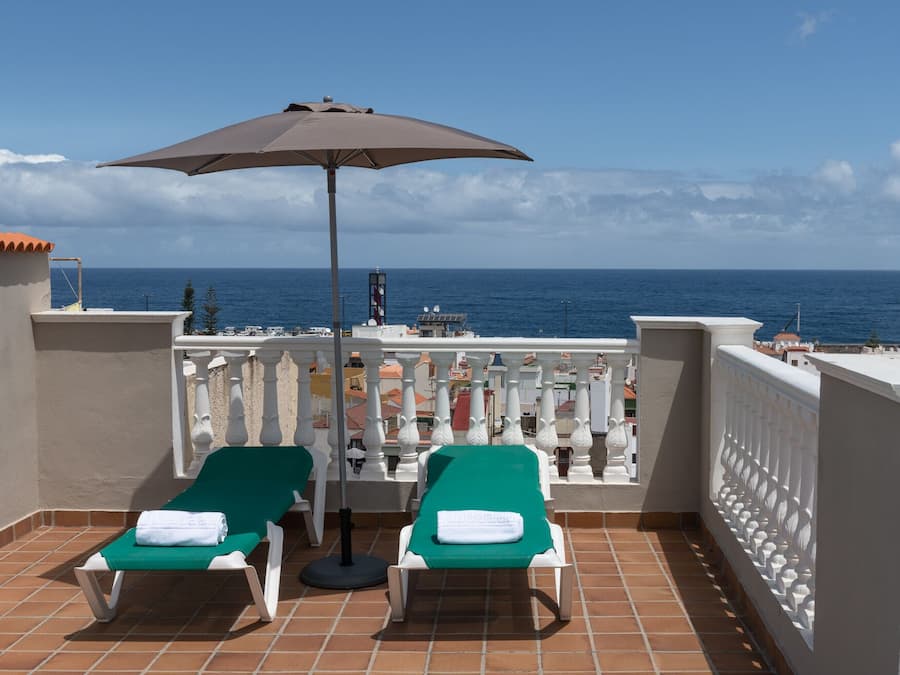 Piscina exterior, espreguiçadeiras