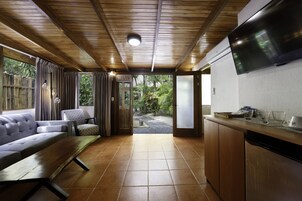 Bungalow | Cofre no quarto, com decoração personalizada 