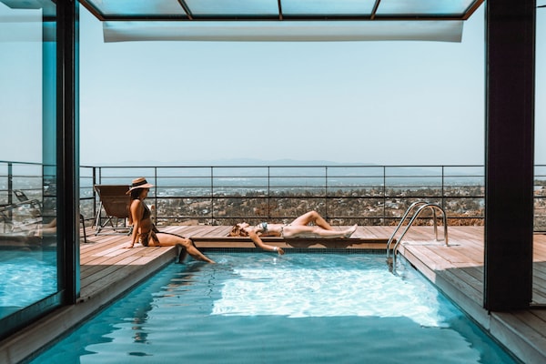 Piscina exterior, espreguiçadeiras