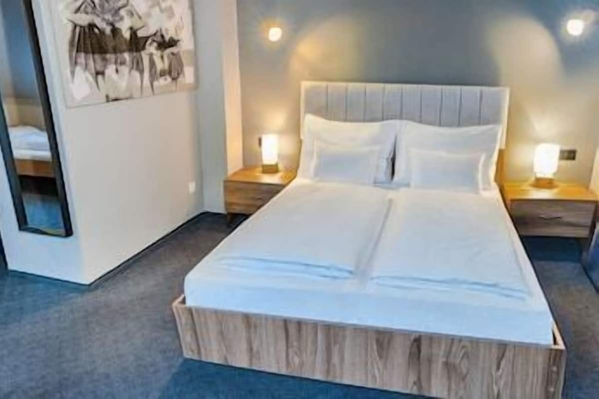 Com decoração personalizada, secretária