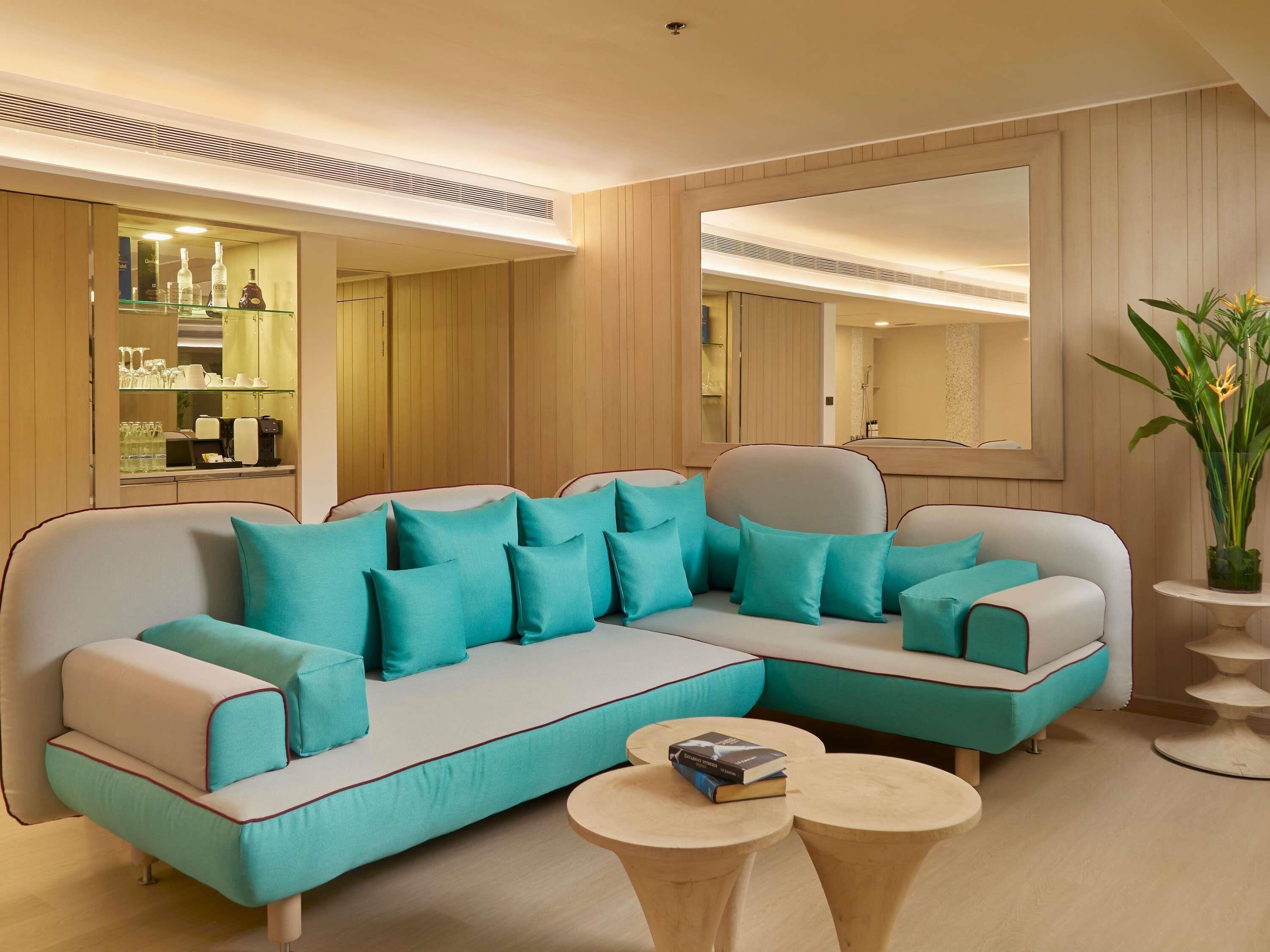 Roupa hipoalergénica, edredões de penas, cofre no quarto, secretária 