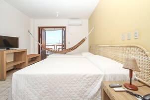 Camas de colchão pillowtop, minibar, cofre no quarto, secretária 