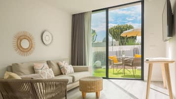 Apartamento Standard | Sala de estar | Smart TV de 50 polegadas com canais via satélite, televisor