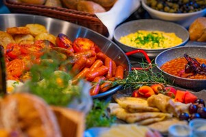 Café da manhã com buffet todos os dias mediante uma taxa