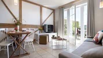 Casa, 1 quarto, terraço | Sala de estar | TV de ecrã plano