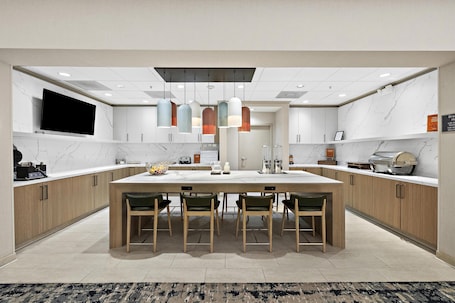 Pequeno-almoço tipo buffet diário incluído . Homewood Suites by Hilton Lancaster