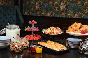 Pequeno-almoço tipo buffet diário incluído