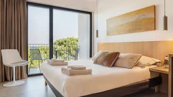 Quarto, sacada, vista para o mar | 1 quarto, roupas de cama premium, frigobar, cofres nos quartos