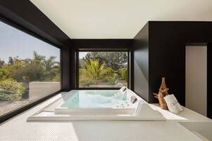 Salas para tratamentos a dois, banheira de hidromassagem, sauna a vapor