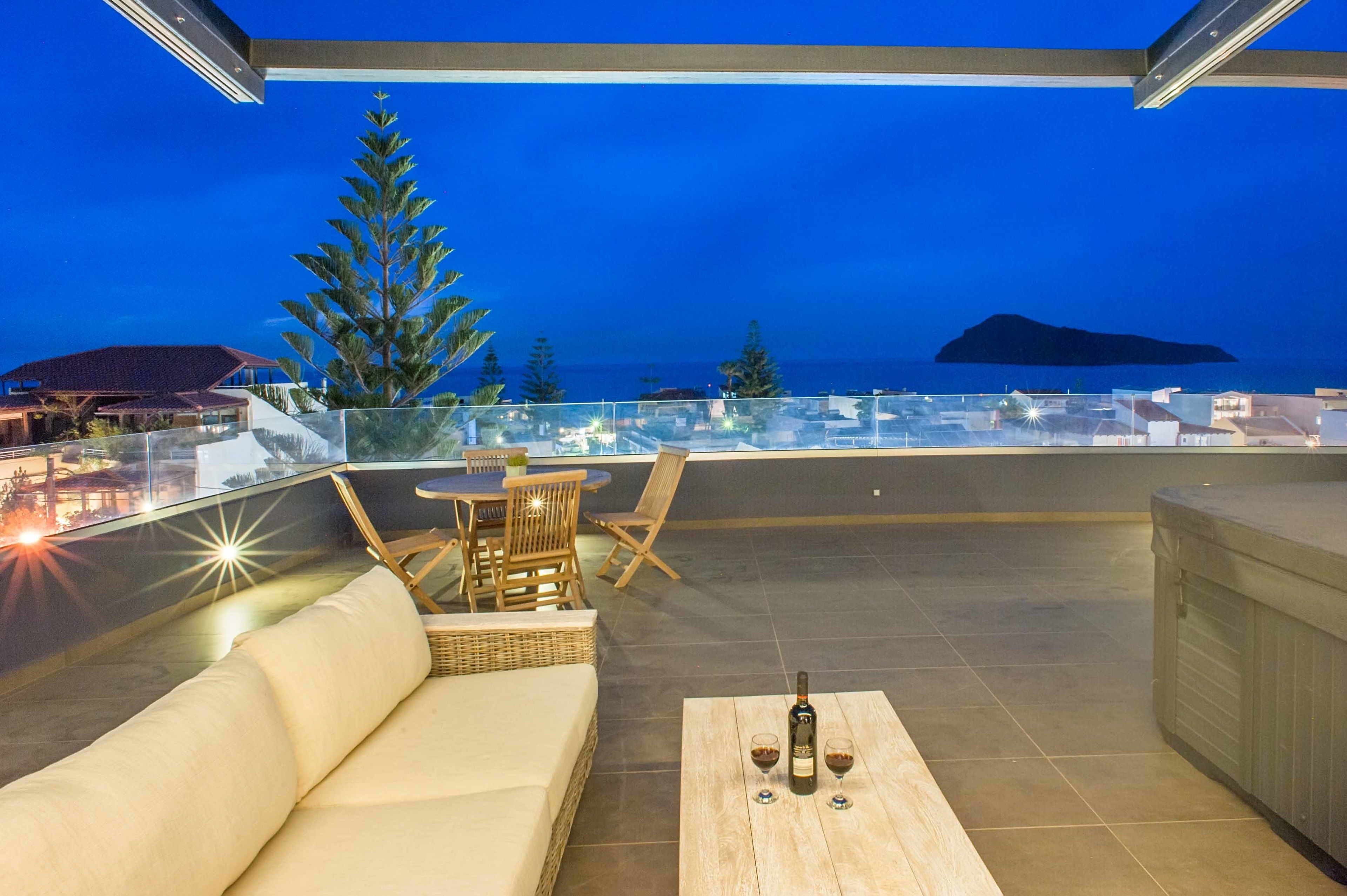 Suíte júnior, banheira de hidromassagem, vista para o mar | Terraço/pátio