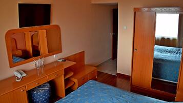 Quarto casal superior | Escrivaninha, Wi-Fi de cortesia, roupa de cama