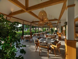 Pequenos-almoços, almoços, jantares servidos, cozinha internacional