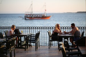 Bar junto à piscina